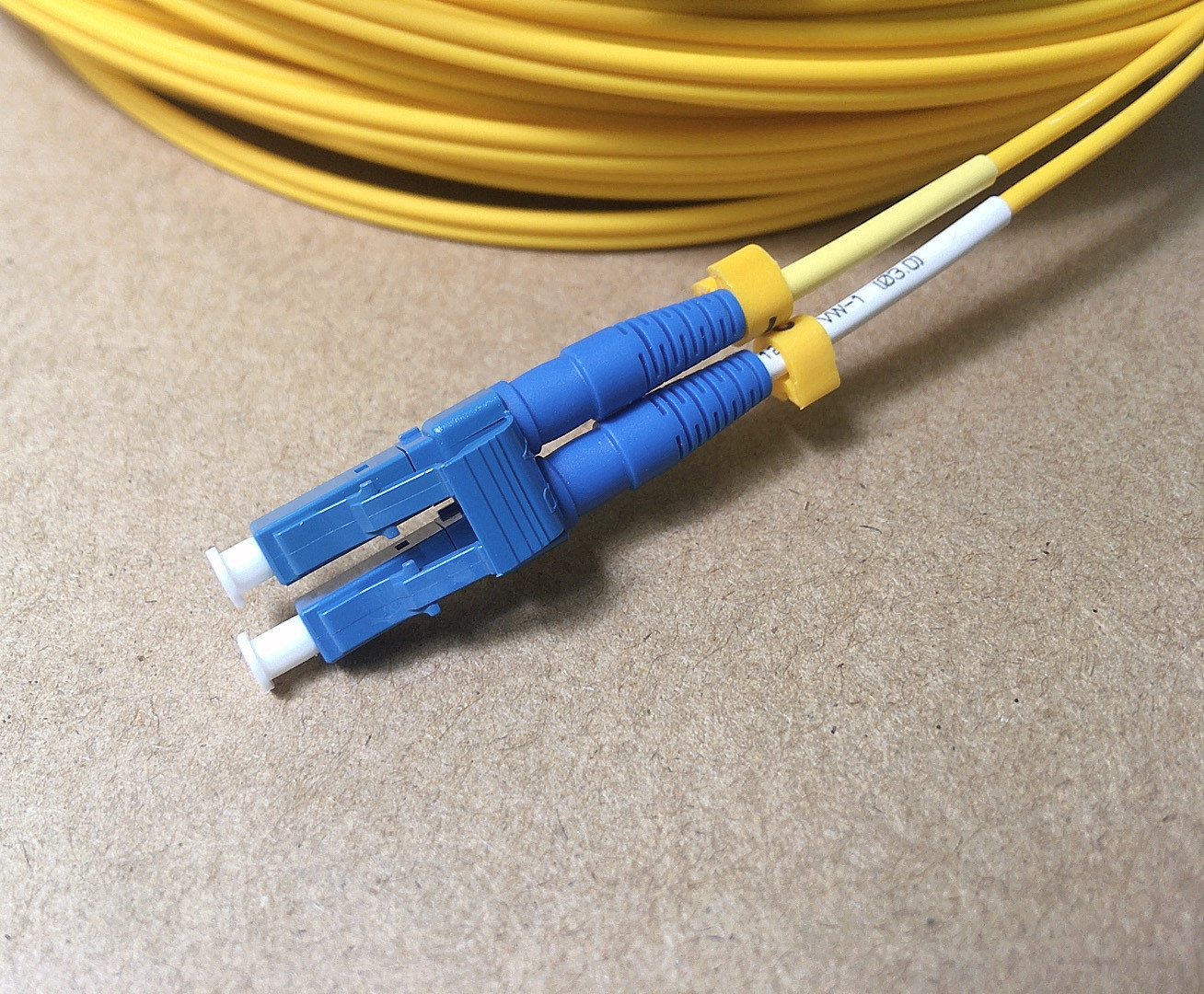 Mô hình đơn SM Mô hình đơn DLC PDLC LC UPC Duplex Fiber Optical Patch Cords